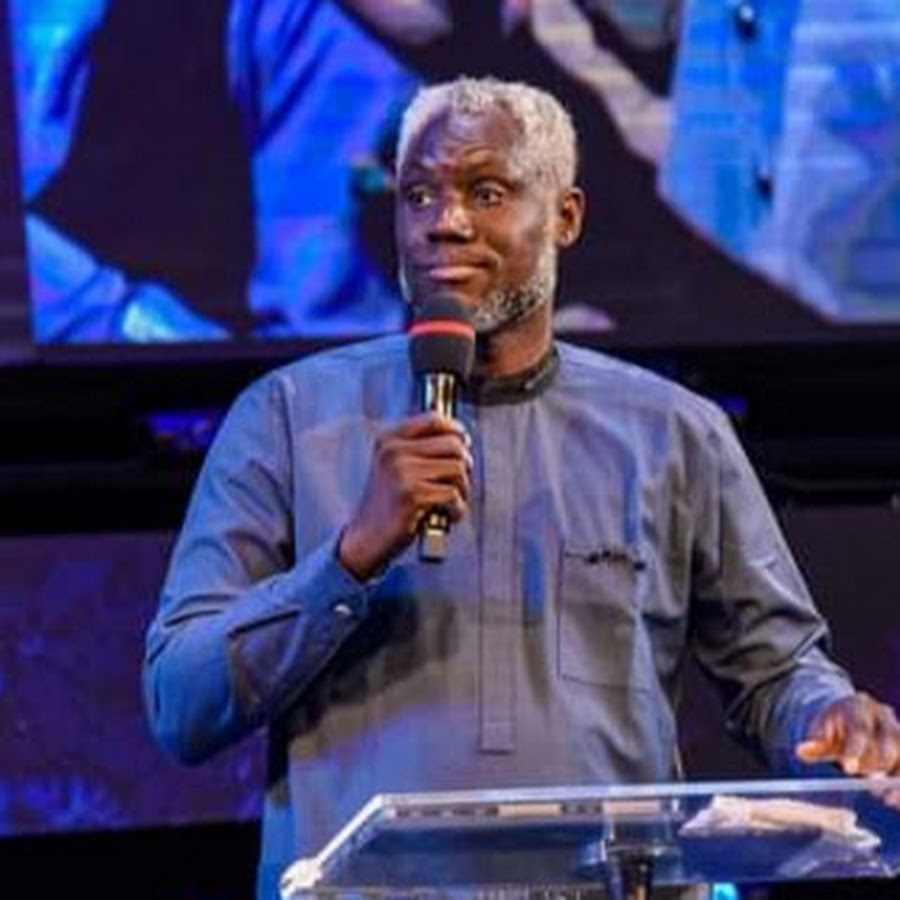 The Selfie Sanctuary: Pastor's Blunt Question to Phone-Wielding ...